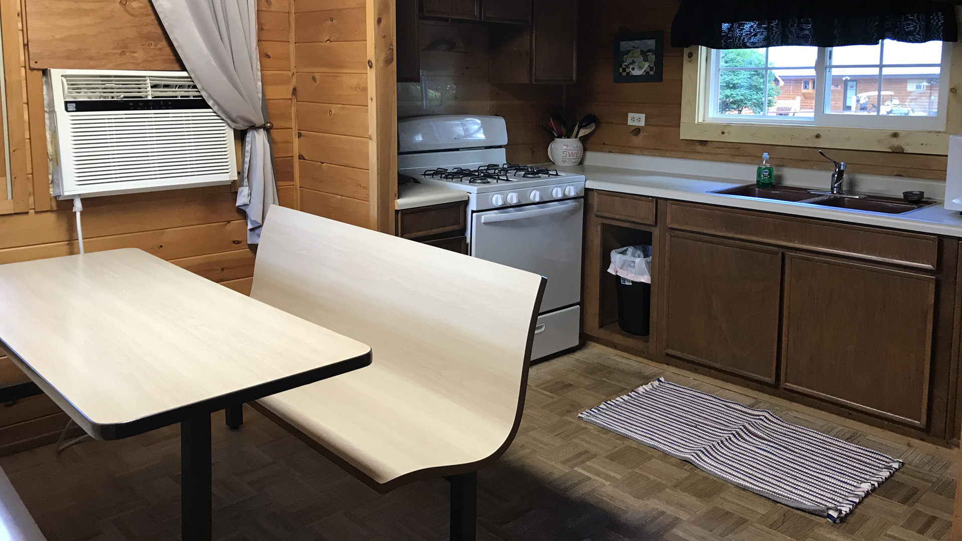 Cabin 9 - Chief Lake Lodge